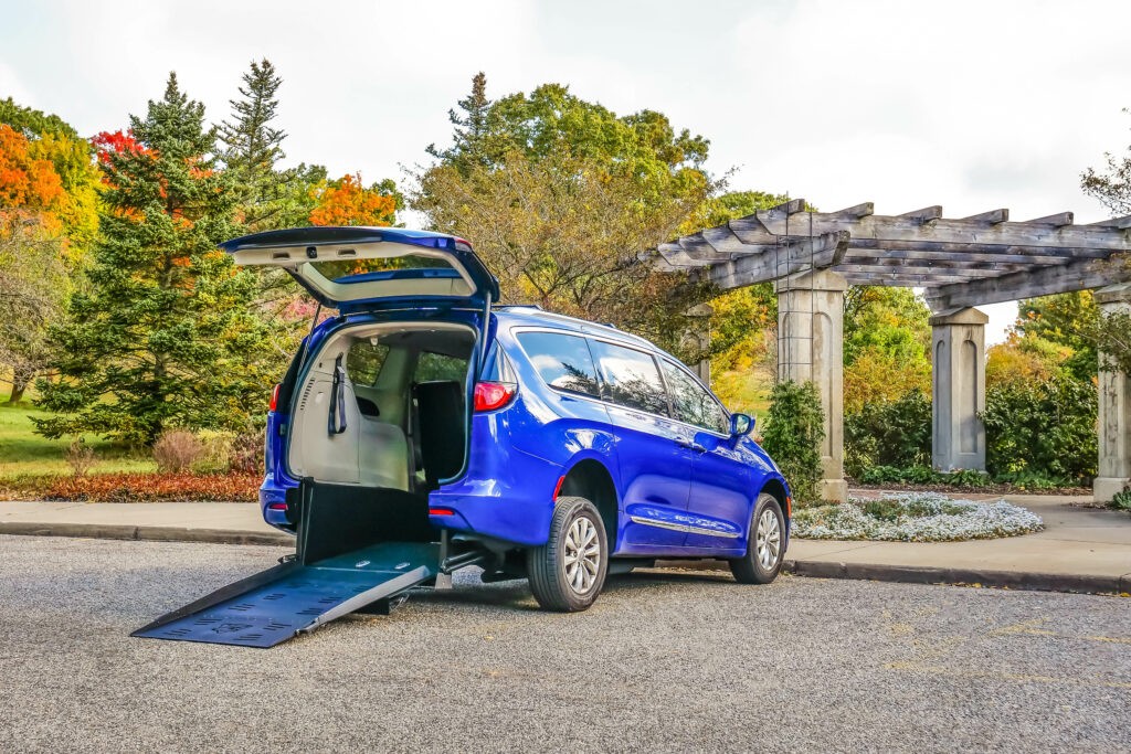 Self Driver Accessible Handicap Vehicles - Freedom Motors USA