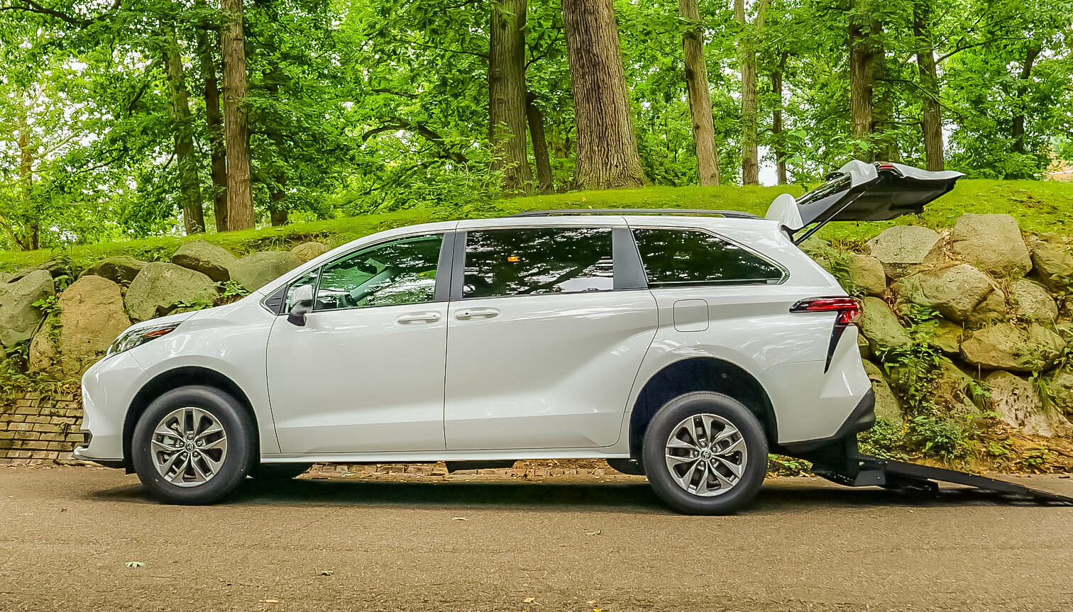 NEMT Accessible Vehicles - Freedom Motors USA