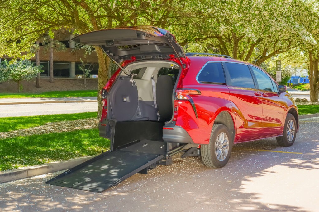 Self Driver Accessible Handicap Vehicles - Freedom Motors USA